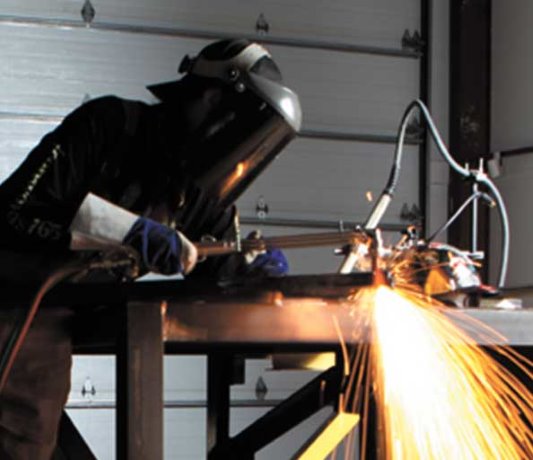 Ribbon campaign raises awareness about issues women face in the trades