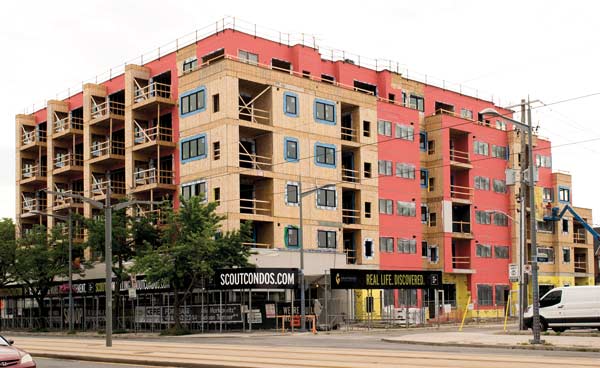 PHOTO: Sealing the Scoop