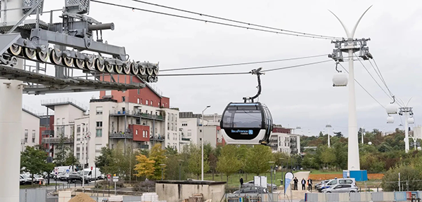 Comparing cable cars and light rail as people movers in Canada